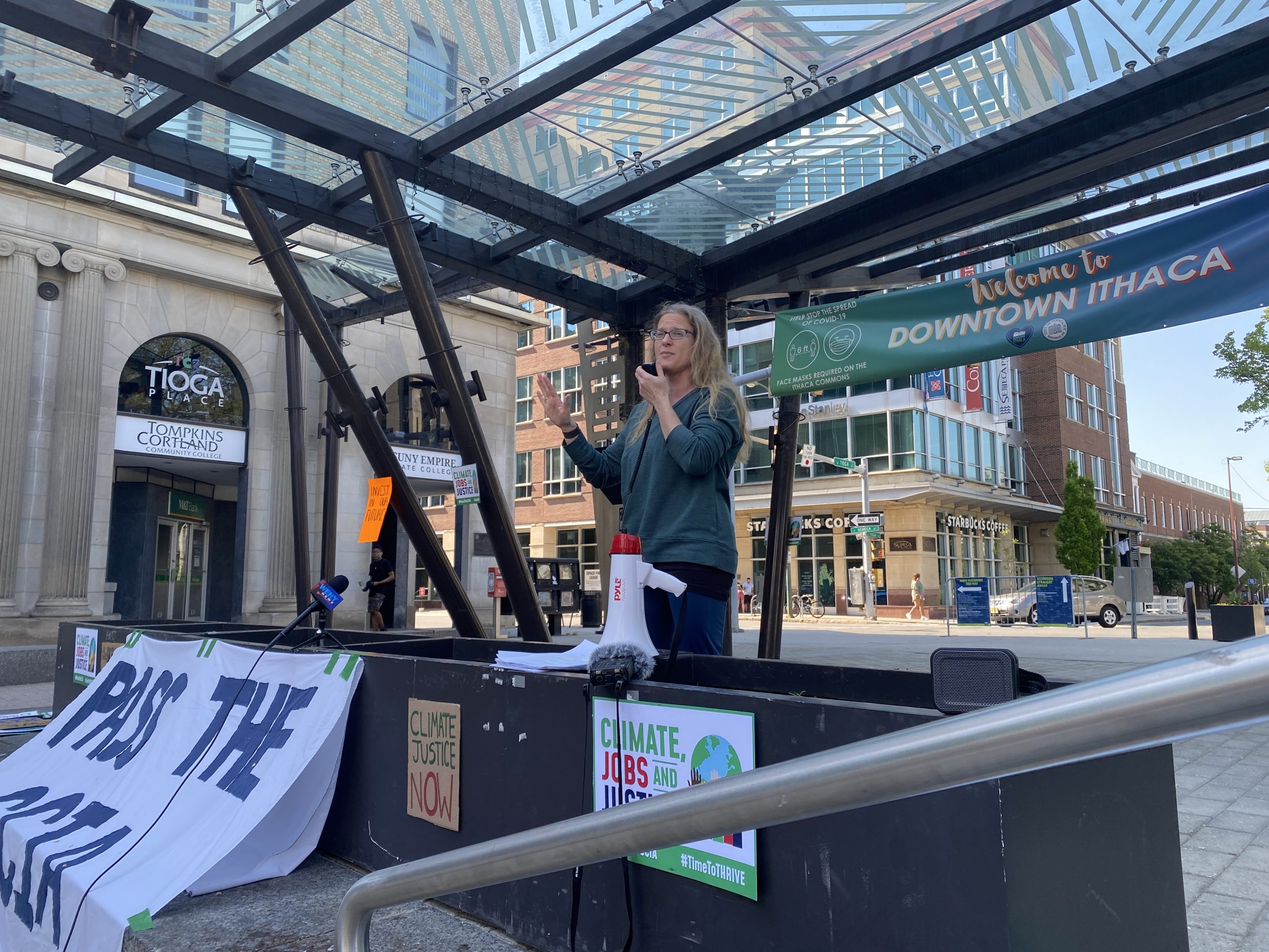 Anna Kelles joins climate activists rallying for corporate emissions ...